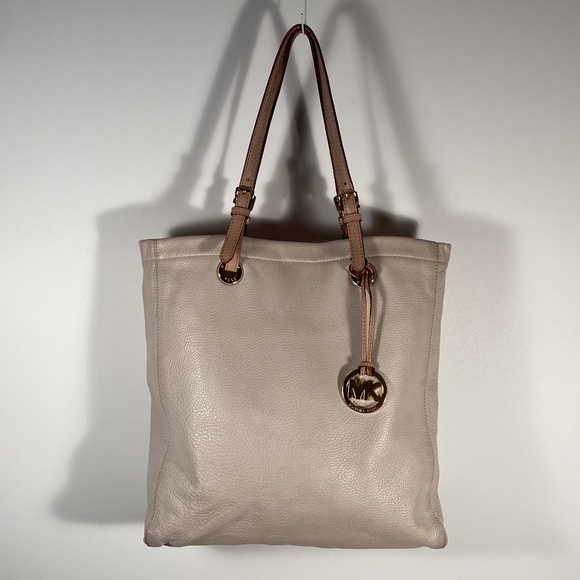 Michael Kors | Bags | Michael Kors Cream Leather Shoulder Bag | Poshmark
